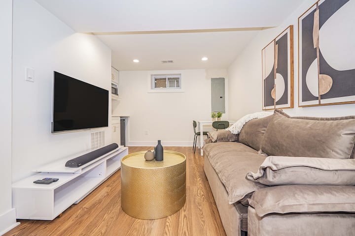 Modern & Cozy Suite Centrally Located Free Parking - Washington, D.C.