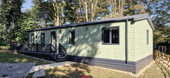 Cedar Lodge - Sleeps 6 - Ipswich