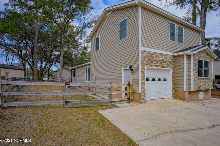 Perfect Vacation Home! Quiet But Near Everything - Sunset Beach, NC