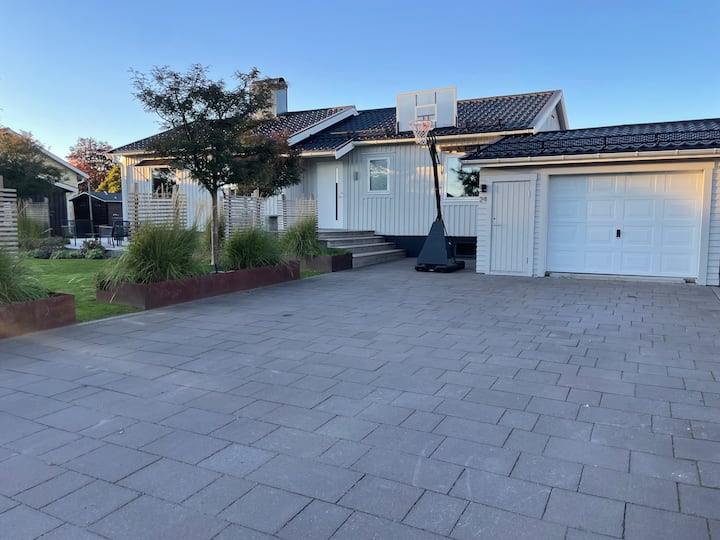 Central Villa, 220kvm, 9 Bäddar - Umeå