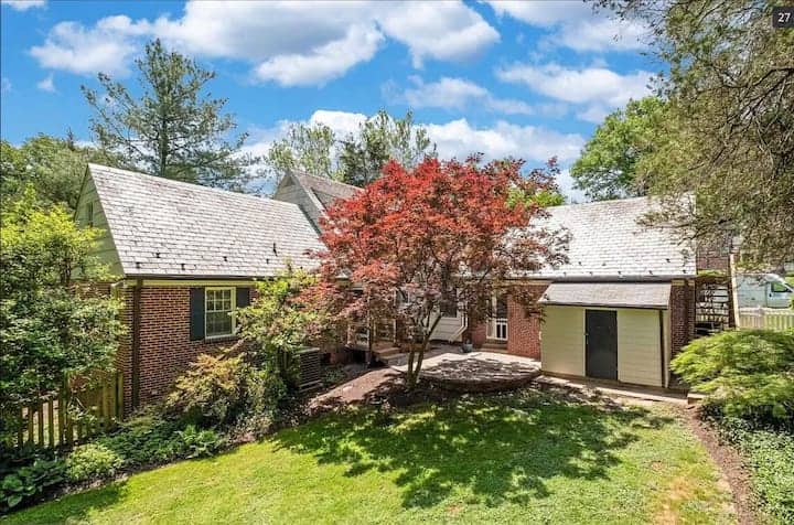 Spacious 1 Bedroom/1 Bath In Bethesda Metro Area - Bethesda, MD