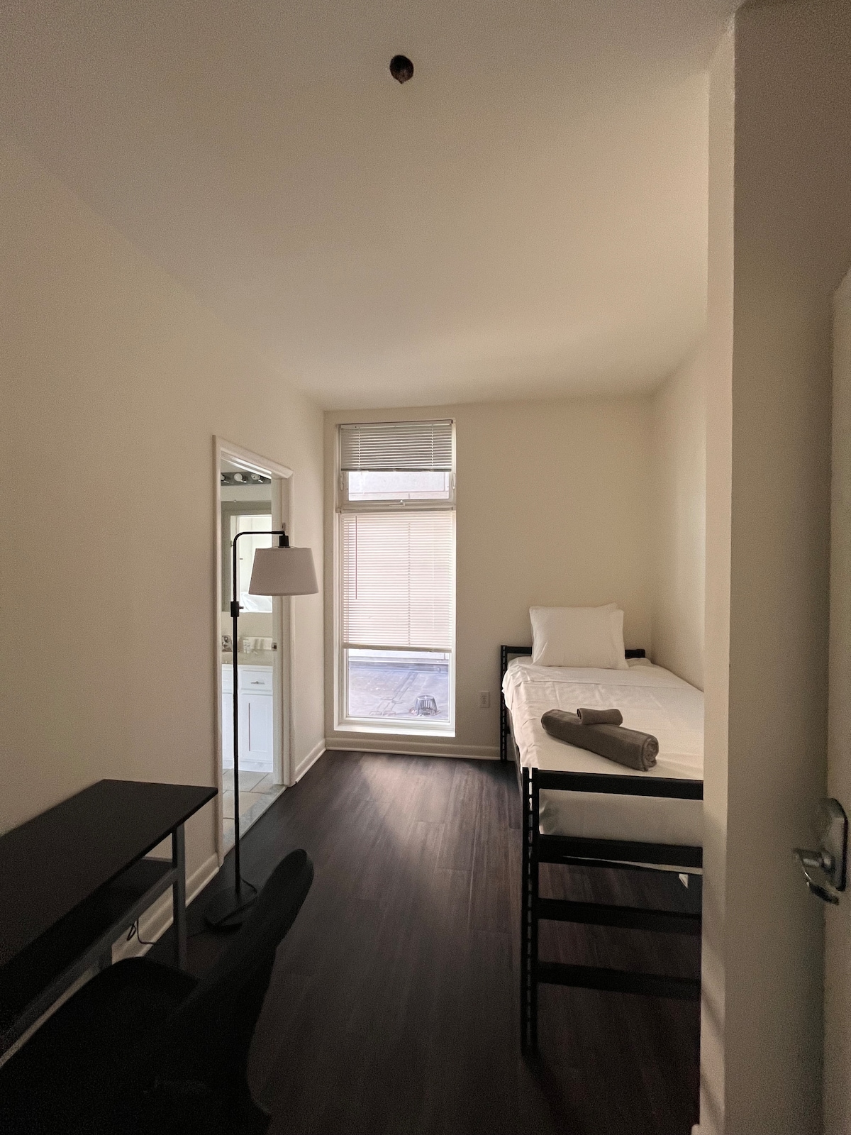 Diamond St Modern Private furnished Room Elev/Gym - Apartments for Rent ...