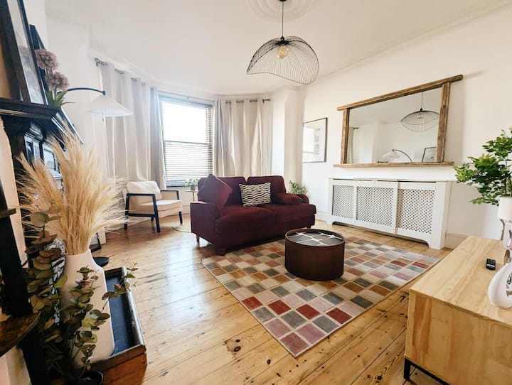 Spacious 2-bed 2-bath Home With Private Garden - Barnet