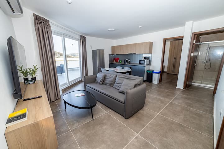 Modern Escape 2 Bed Penthouse – By Hostmt - Malta