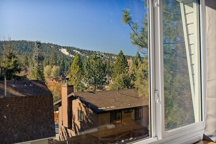 High Score Hideaway - Views Of Ski Slopes, Hot Tub - Snow Summit Ski Resort, CA