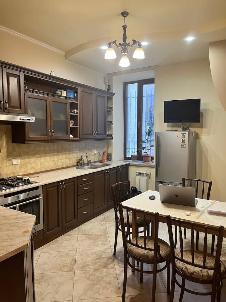 Cozy Apartment, Great Location - Yerevan