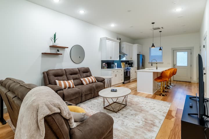 Stylish Downtown Getaway – Walk To Everything! - Nickajack Lake, TN