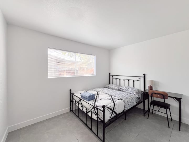 Nice Room At Vegas Mins To The Strip - 