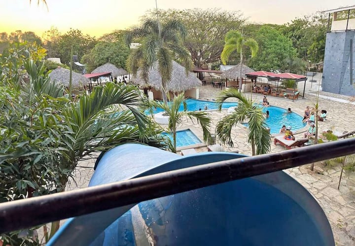 Queen Room For 2 + Breakfast At The Surf Ranch - San Juan del Sur