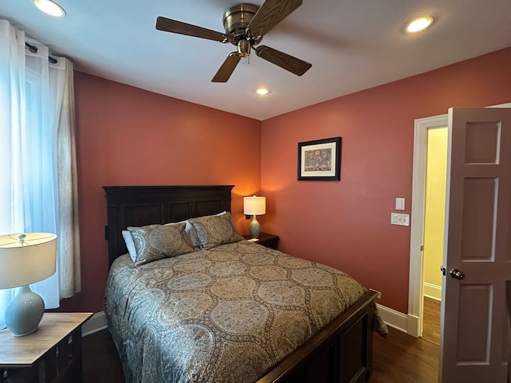 Room In Vibrant Uptown Townhouse - Chicago, IL