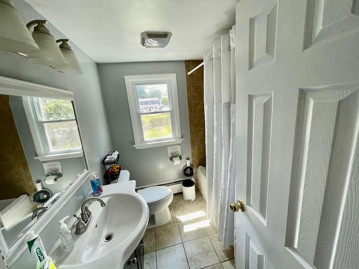 Cozy Private Room In Quiet Town - Hartford, CT