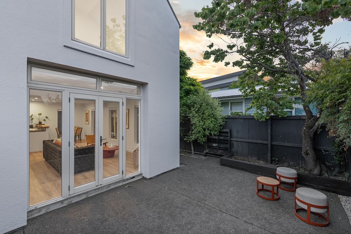 Cbd Living, Private, Stand Alone - Christchurch