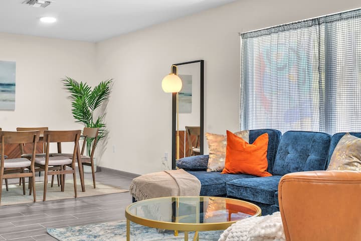3br/2ba|vivid Vibe Villa|gated Driveway & Backyard - Miami