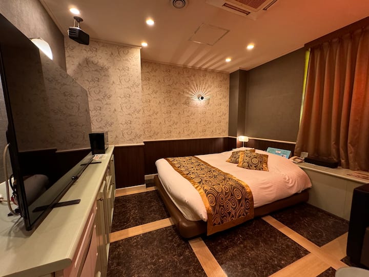 広々としたお部屋でリラックス。東名横浜町田I.cすぐ【ホテル艶】 - 町田市