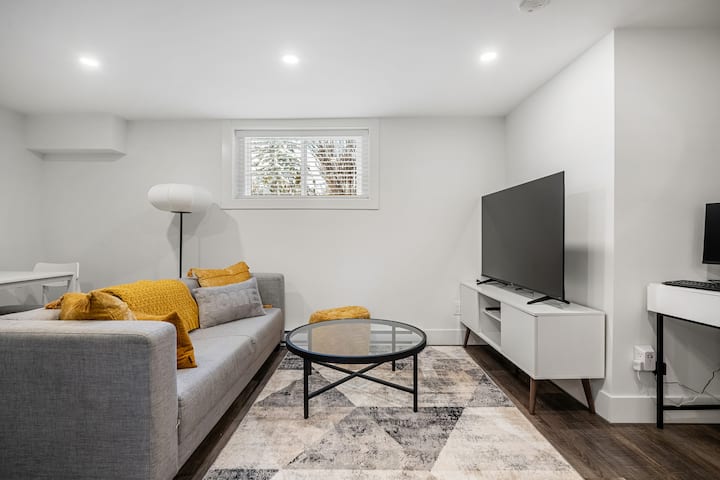 Cozy Suite | Close To Hospital | River! | Uofc - Calgary