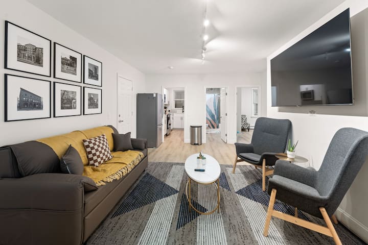 Steps From Downtown & Lil Italy! - Rhode Island