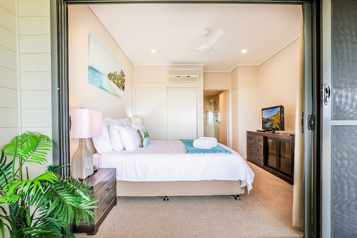 Modern Seaside Escape | Ocean Views + Beach Access - Seventeen Seventy