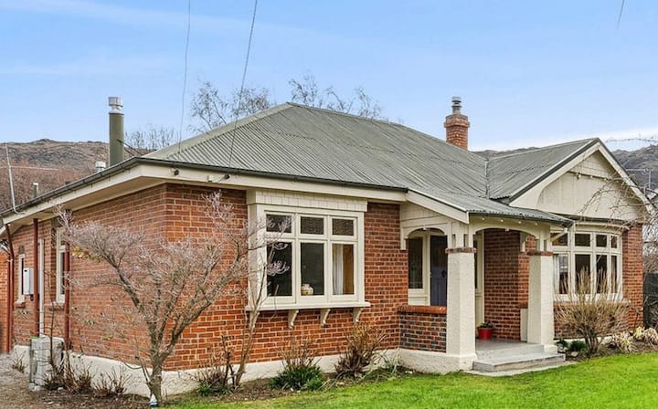 Pride Of Place In Central Clyde - Clyde