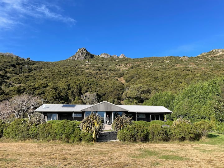 Serene Forest Retreat - Akaroa