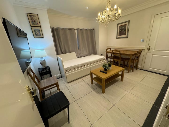 Amazingly Positioned Flat In London - London, UK