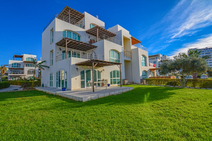 Beachfront Resort - Газиверан