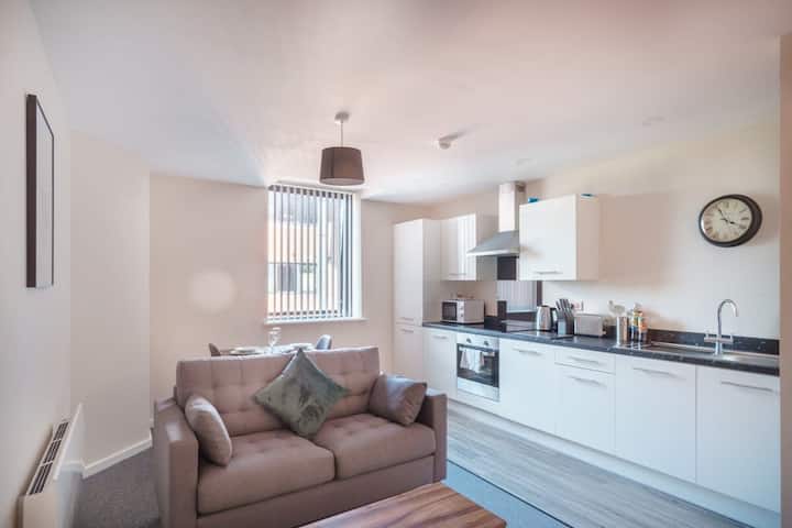 Apartment For 2 | Salford | All Amenities - Manchester