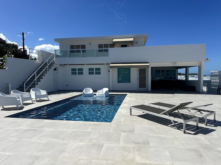 Beach House With Pool Sleep 4 - Manatí