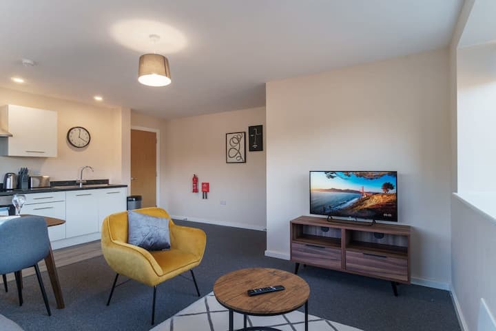 Spacious Salford Quays Apartment, Prime Location - Salford