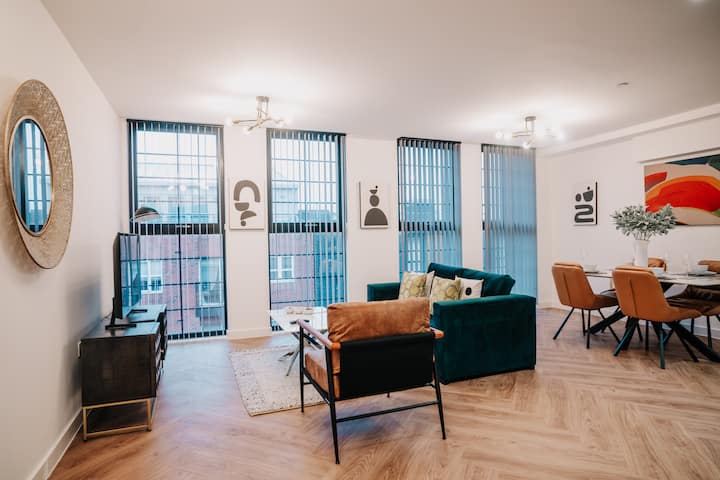 Luxury City Gem, Utilita Arena, Contractors Family - Birmingham