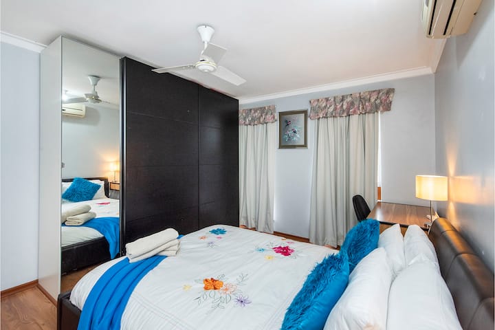Spacious Room S, Queen-sized Bed With Air-con. - Kalamunda