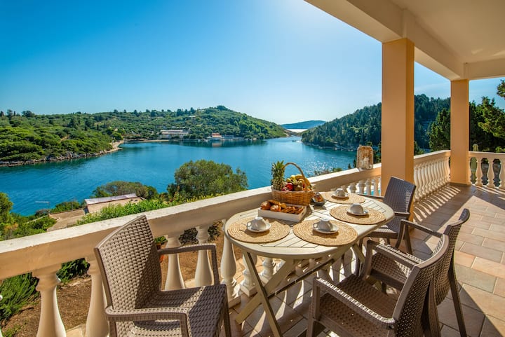 Dolphin House By The Sea 1 - Paxi
