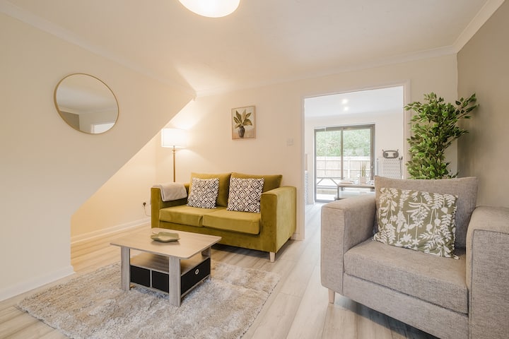 Modern And Stylish Home Away From Home - Milton Keynes