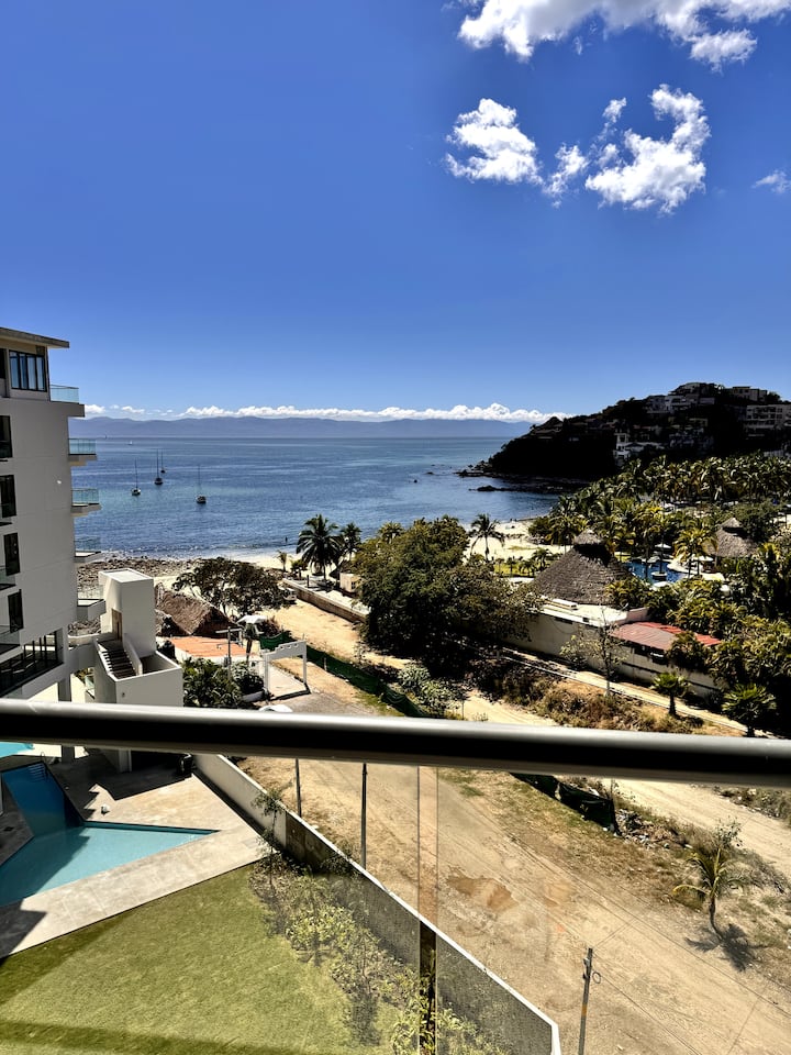 Luxury Beachfront Loft ~ 2 Pools ~ Gym ~ Parking - La Cruz de Huanacaxtle