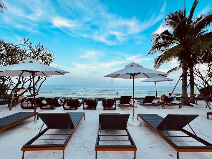 Pool Access/ Luxury Beach Condo - Hua Hin