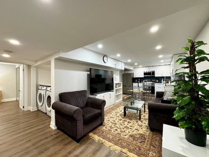 Nice Room In Renovated Basement - Ajax