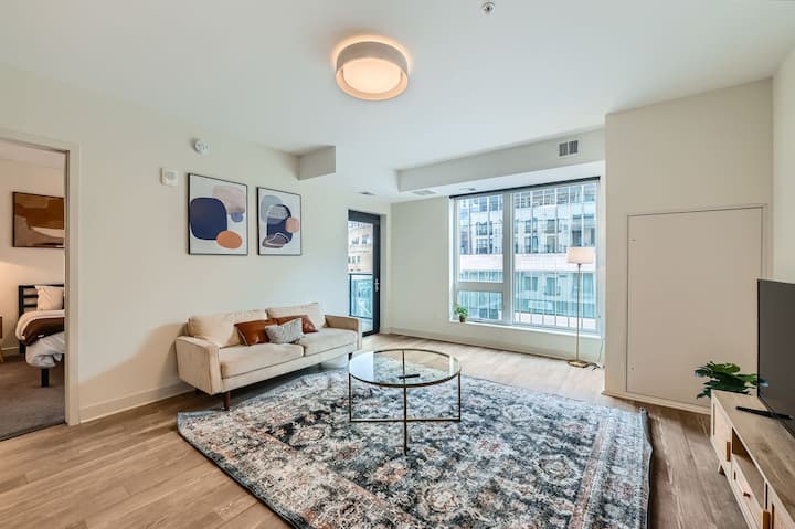 Luxury Apt W/ Hot Tub In Dt! - Minneapolis, MN