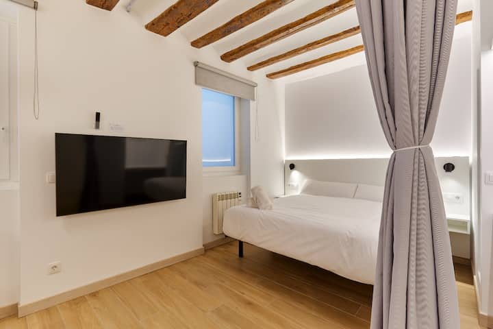 Linda Apartment With Views Of Pamplona's Old Town - Pamplona, España