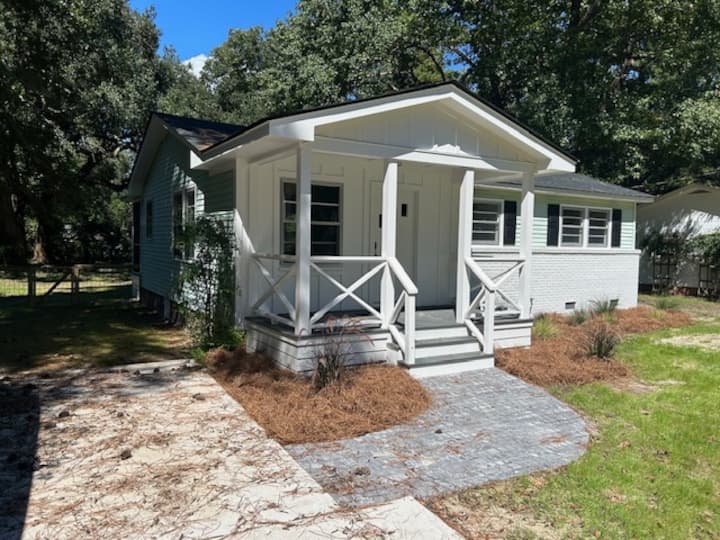 Shaded Retreat - 查爾斯頓