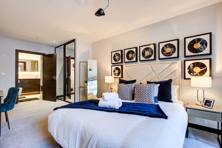 Modern Flat Near Heathrow & Hayes - 하운슬로