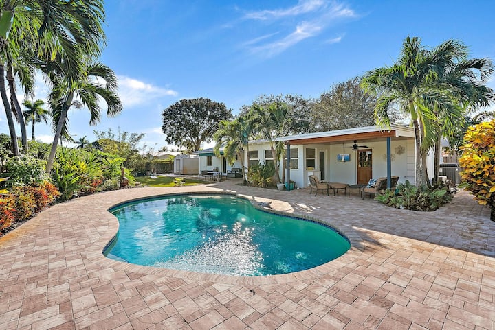 Pet Friendly Home W/ Pool - Huge Backyard - Lake Clarke Shores, FL