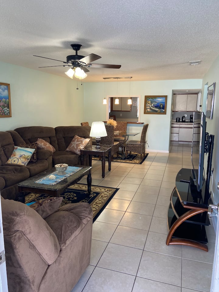 2/2 Condo 2.5 Miles From Beach - Englewood