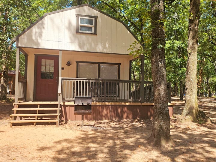 Retreat To Cedar Creek - Log Cabin, TX