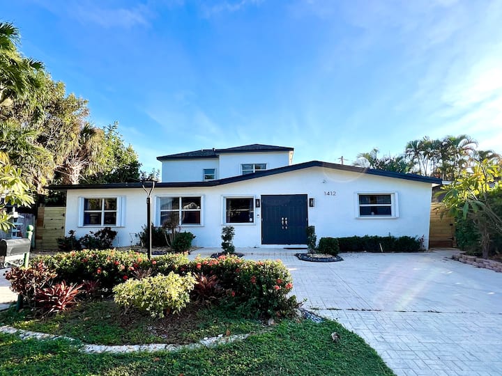 Renovated 5br/3ba Home W/ Pool - Fort Lauderdale, FL