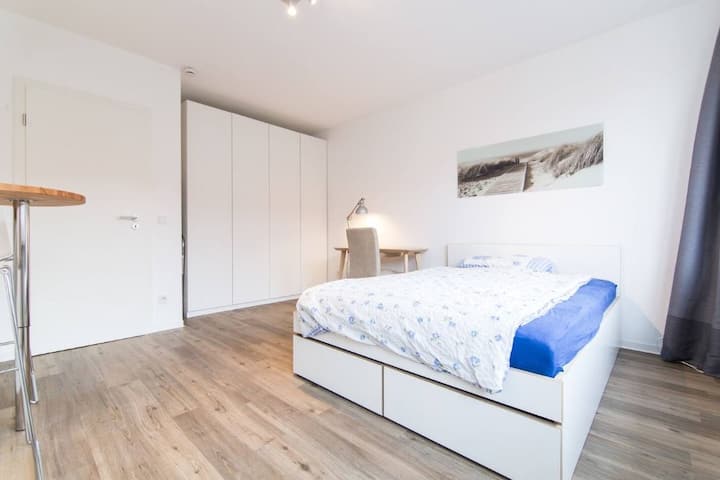 Modernes Und Helles Apartment - Düsseldorf