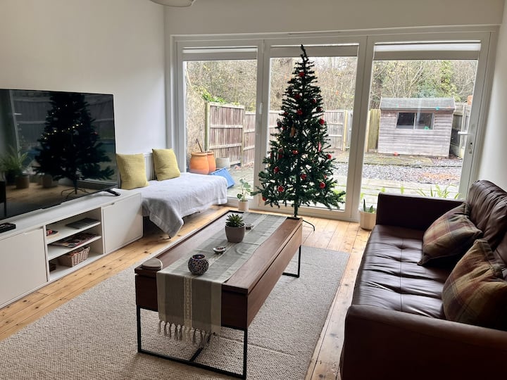 4 Bed House, Garden & Car Park - Chingford