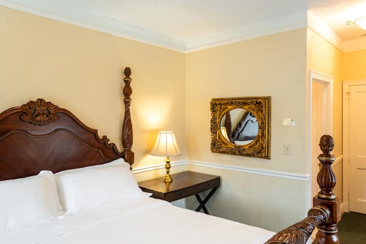Fitzgerald Suite @ Lake Lure Inn - レイク・ルーア, NC