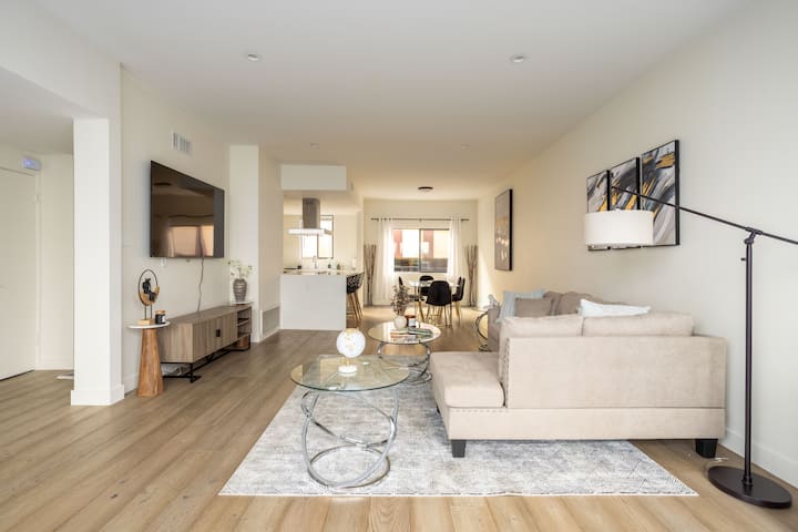 Bright &Spacious 2bd+2.5ba Townhome@west Hollywood - Beverly Hills, CA