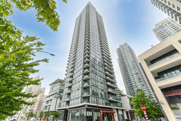 Home Away From Home 2 Bedrooms - Mississauga