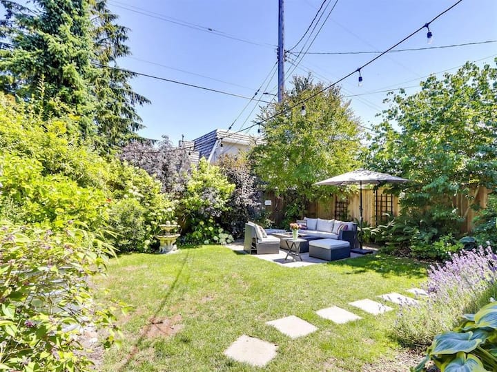 Private Suite With Spacious Yard - Vancouver