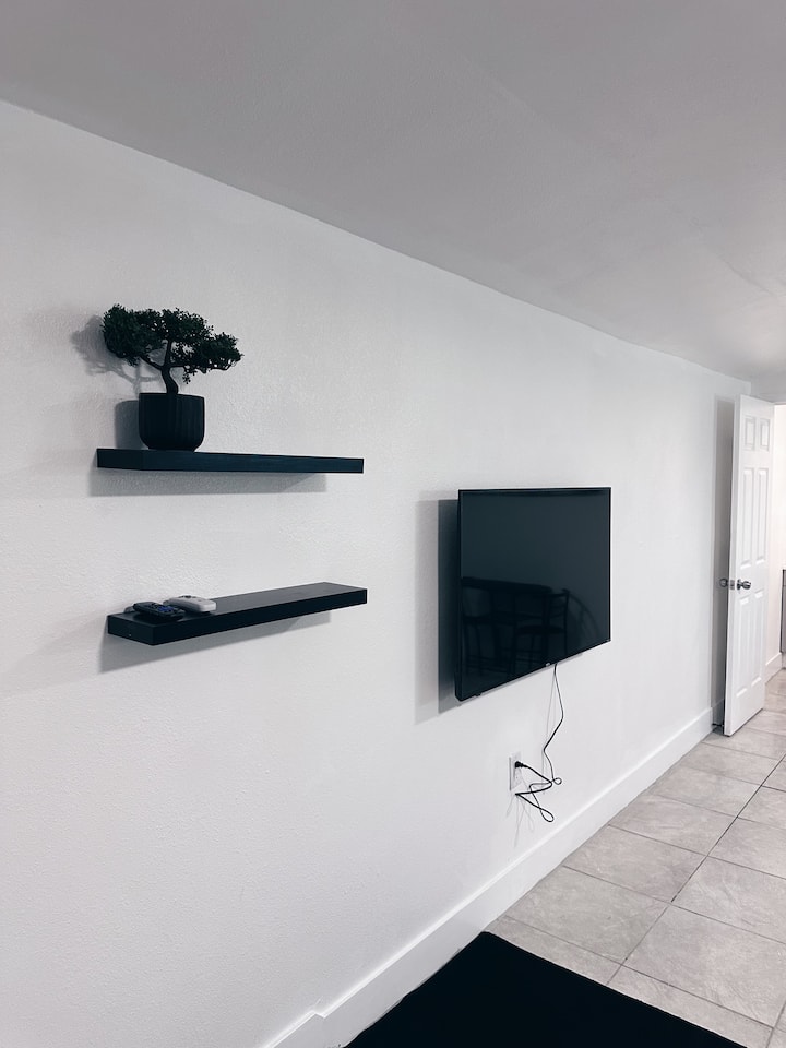 Modern Studio (Gated Access) - Turlock, CA